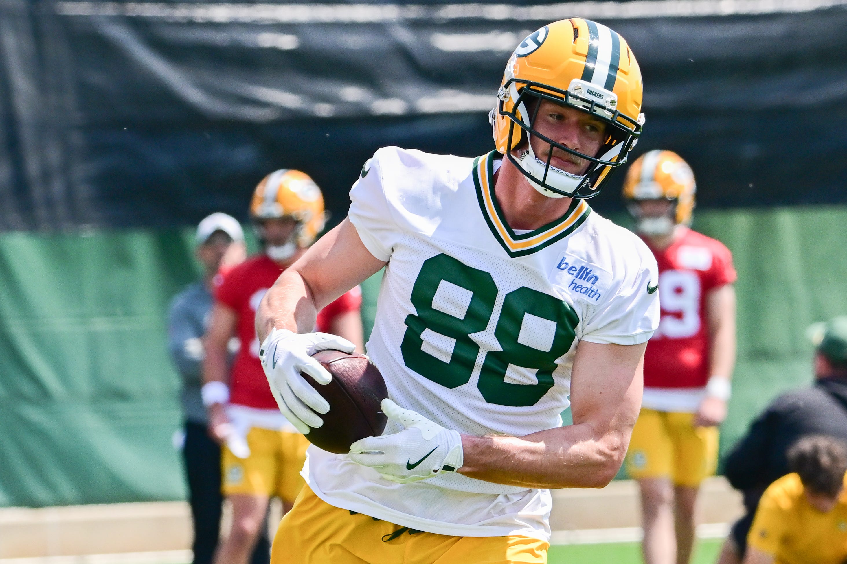 Packers TE Luke Musgrave exits minicamp practice with apparent injury