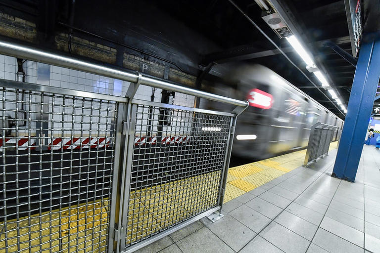 More subway platform barriers coming to NYC in 2026