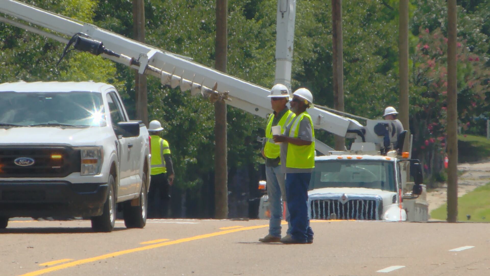 ‘It was a loud boom:’ Many Shelby Drive residents still without power ...