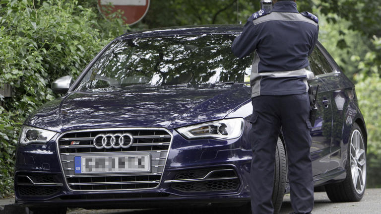 'The Bling Ring' Star Emma Watson Banned From Driving For Six Months ...