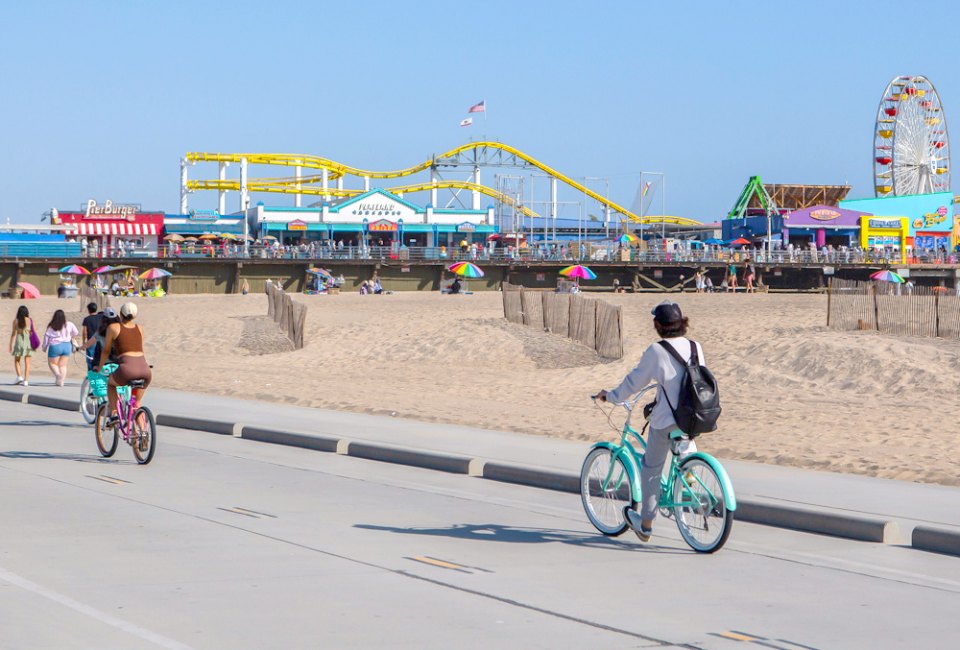 Biking The Strand in Los Angeles: A Family Guide