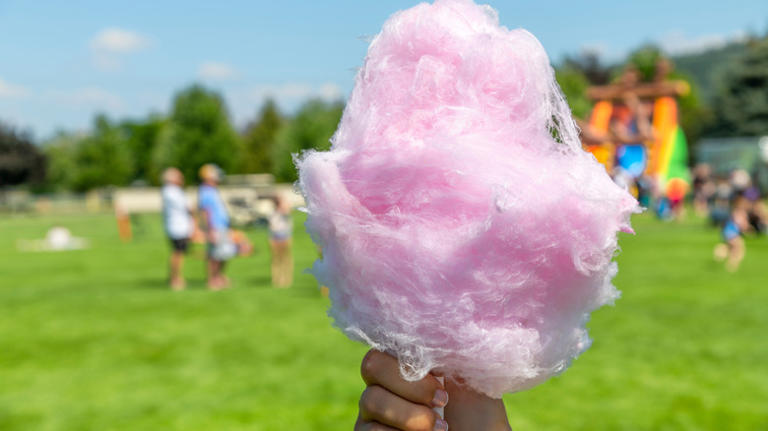 The Easy Way To Make Fluffy Cotton Candy Without A Fancy Machine