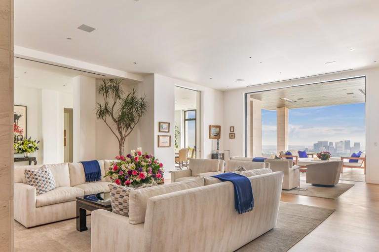 Cary Grant’s widow has listed the estate they shared for $77.5M ...