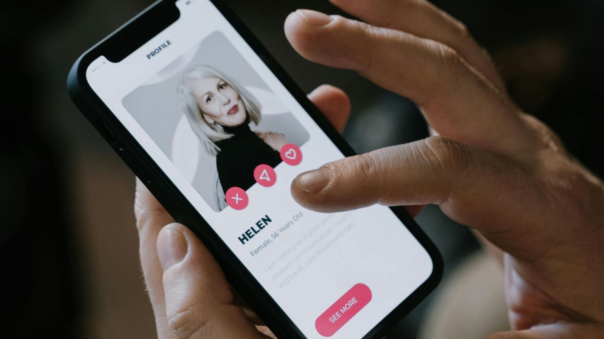 10 Things Women Like Seeing On Men's Dating Profiles & 10 They Hate