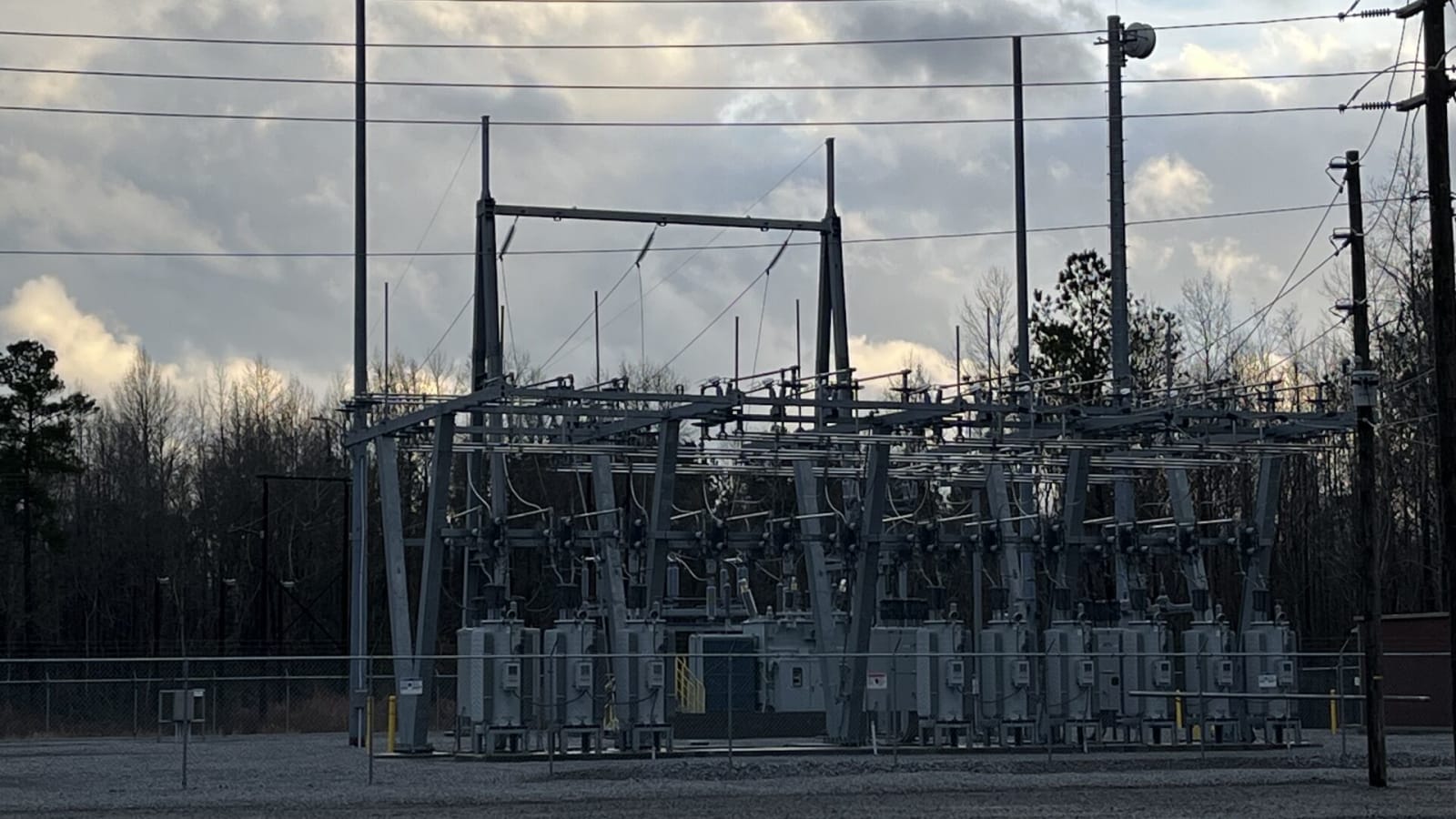 Illinois quick hits: Pritzker signs letter to power grid operator