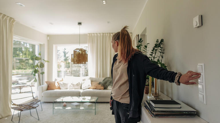 5 Possible Reasons Why Your Light Switch Is Buzzing (And How To Fix It)