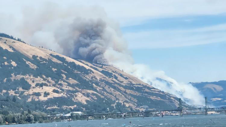 Level 3 evacuations issued for fire east of Bingen, Washington