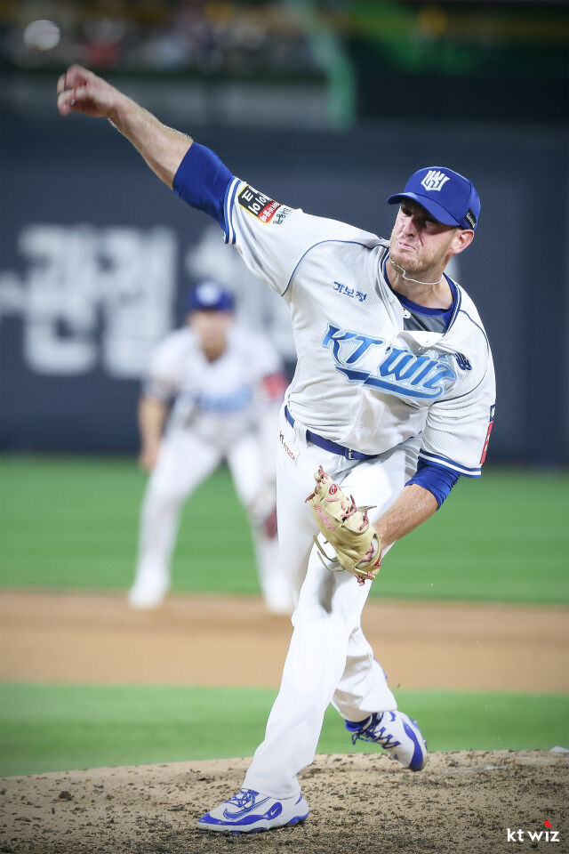 154km KKK 퍼펙트 미쳤다, 55승 장수 외인의 대체자 시작이 좋다…사령탑 "확실한 무기가 있다" [MD수원]