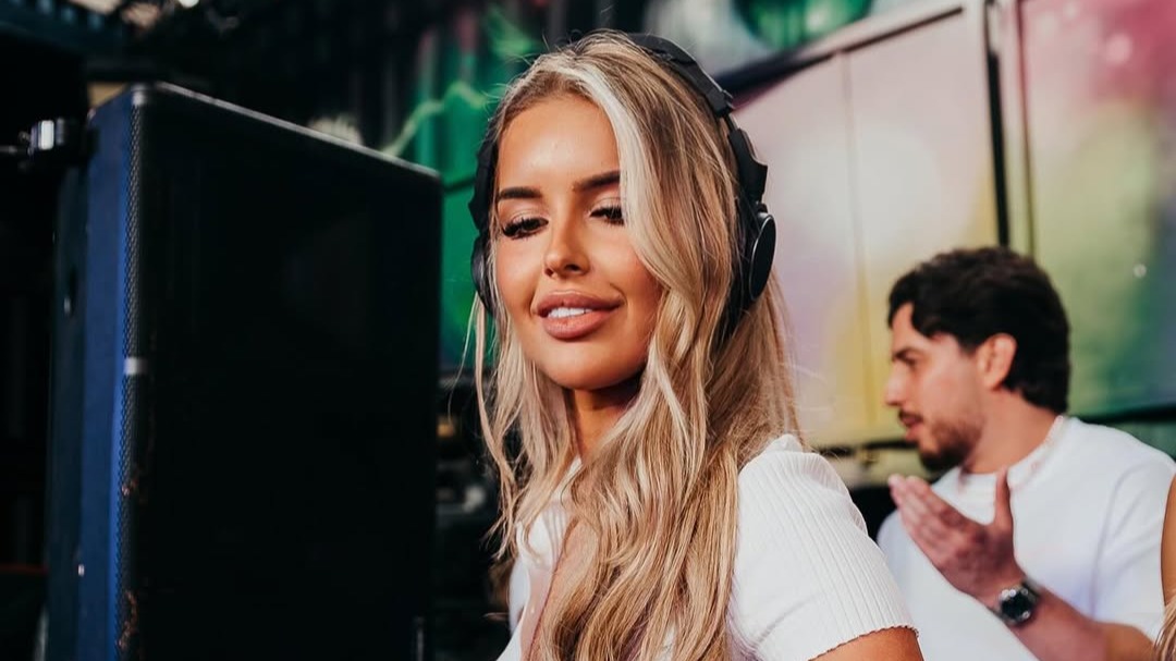 Dj Lottie J draait lekkere plaatjes, maar is zelf de grootste hit op ...