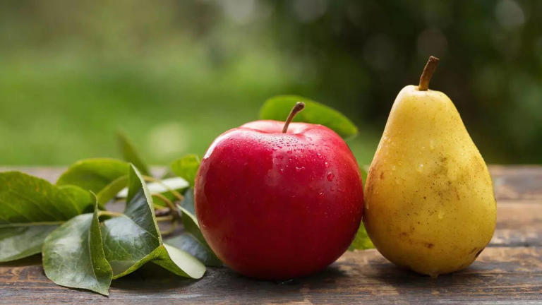 Apples vs pears: Which fruit is better for your health