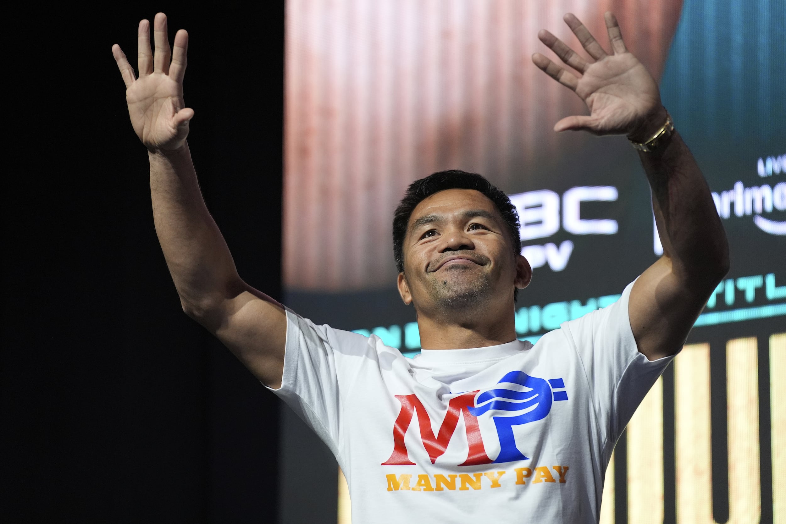 Manny Pacquiao, on verge of history, breaks Floyd Mayweather’s record