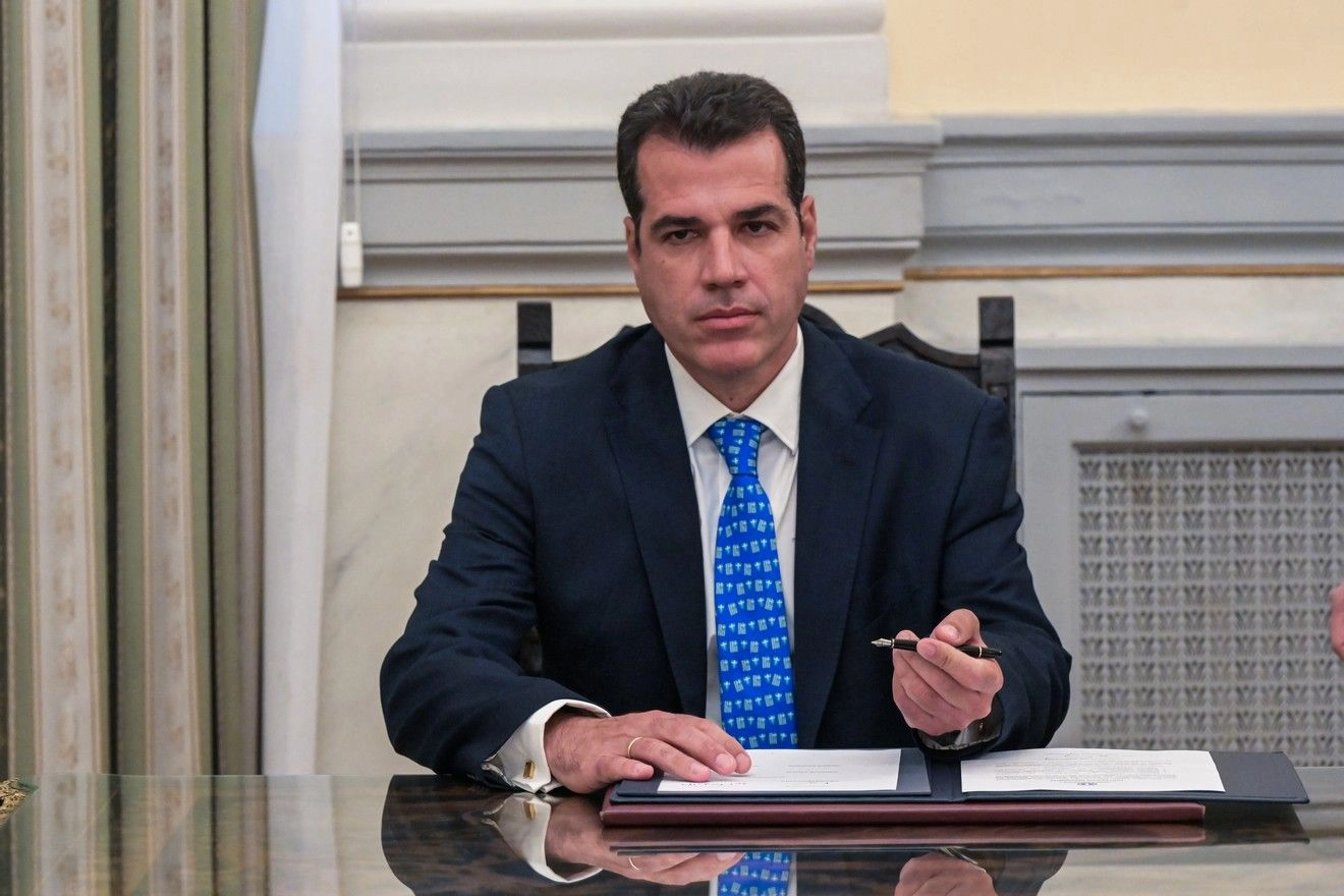 Πλεύρης: Έγκλειστοι θα κρατηθούν οι 174 μετανάστες που εισήλθαν από τη ...