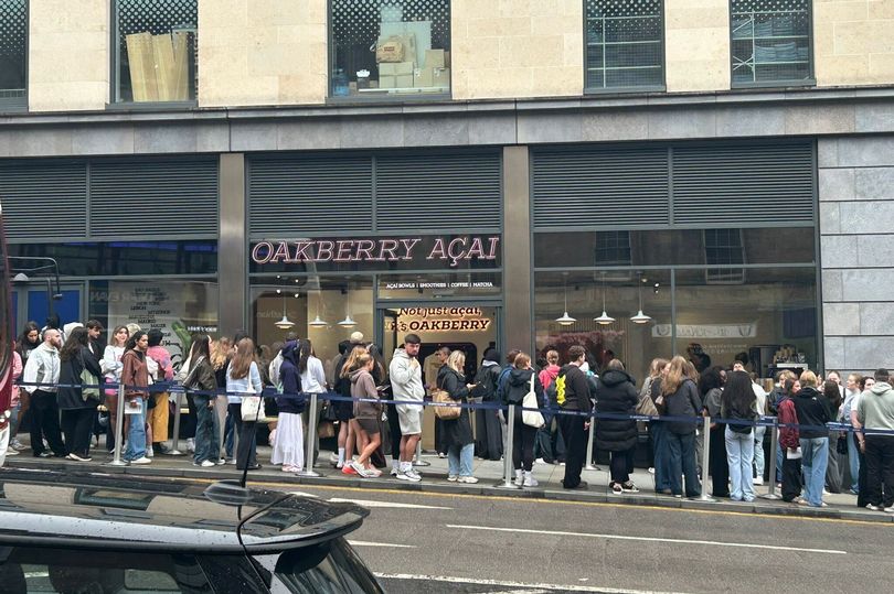 Eager Edinburgh foodies in huge queues for new global sensation ...
