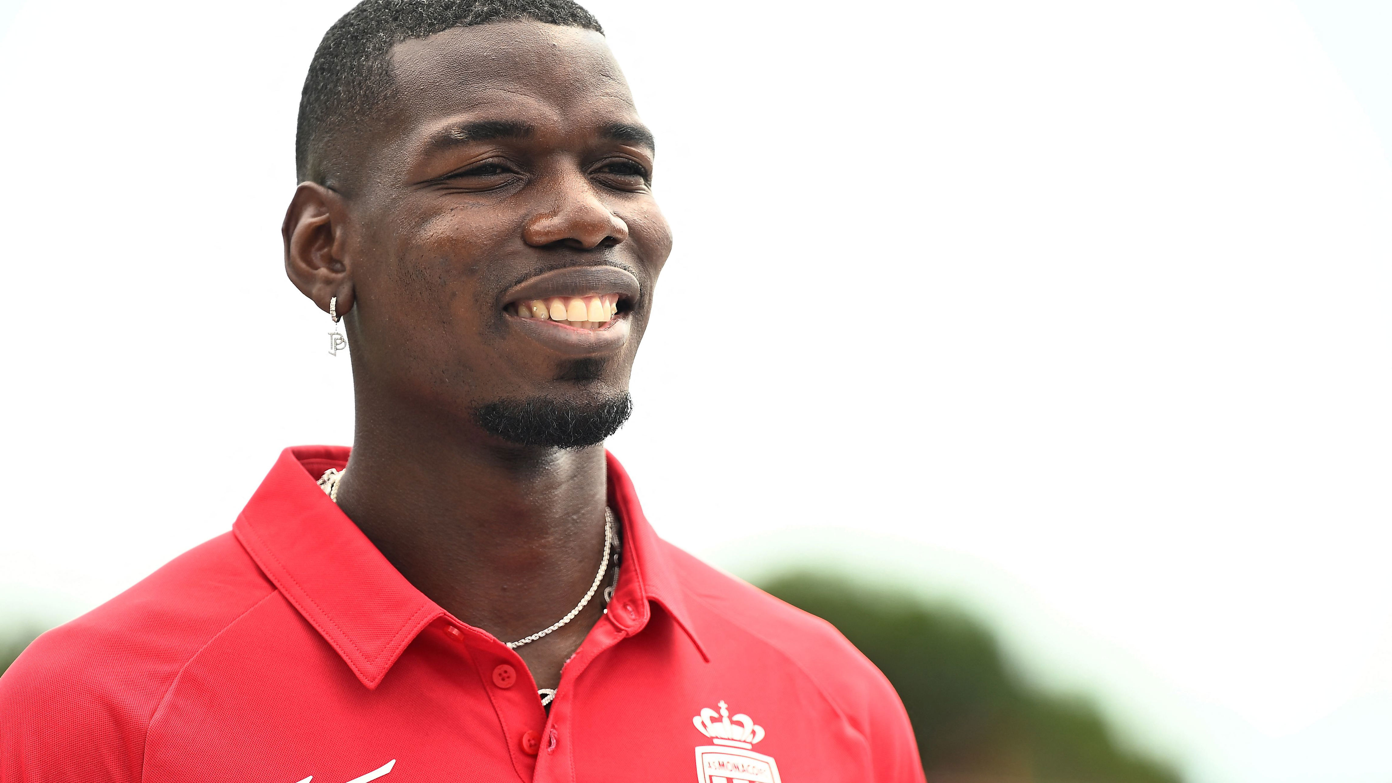 📽️ | Pogba shows off keepy-uppy skills in hotel room