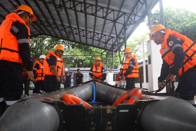 Rescuers demonstrate readiness drill amid storm