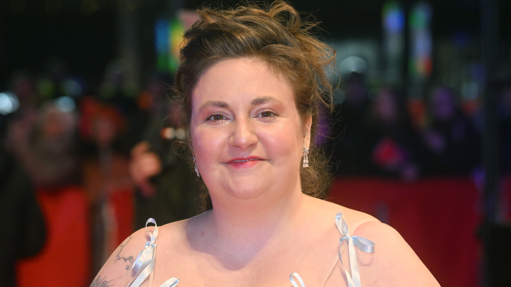 Lena Dunham reflects on being recognised in public during Girls stint