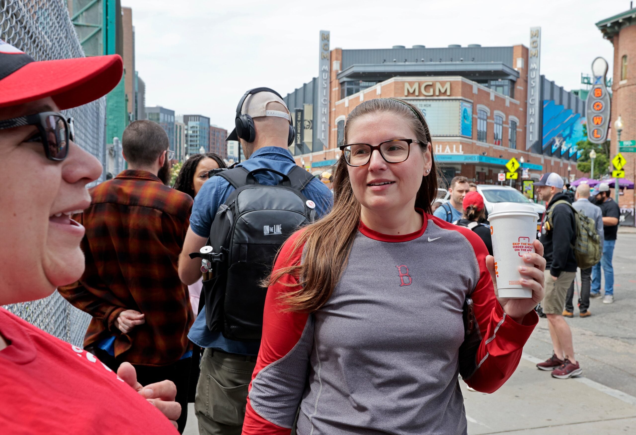 Fenway concessions workers are poised to strike at any moment. Here’s ...