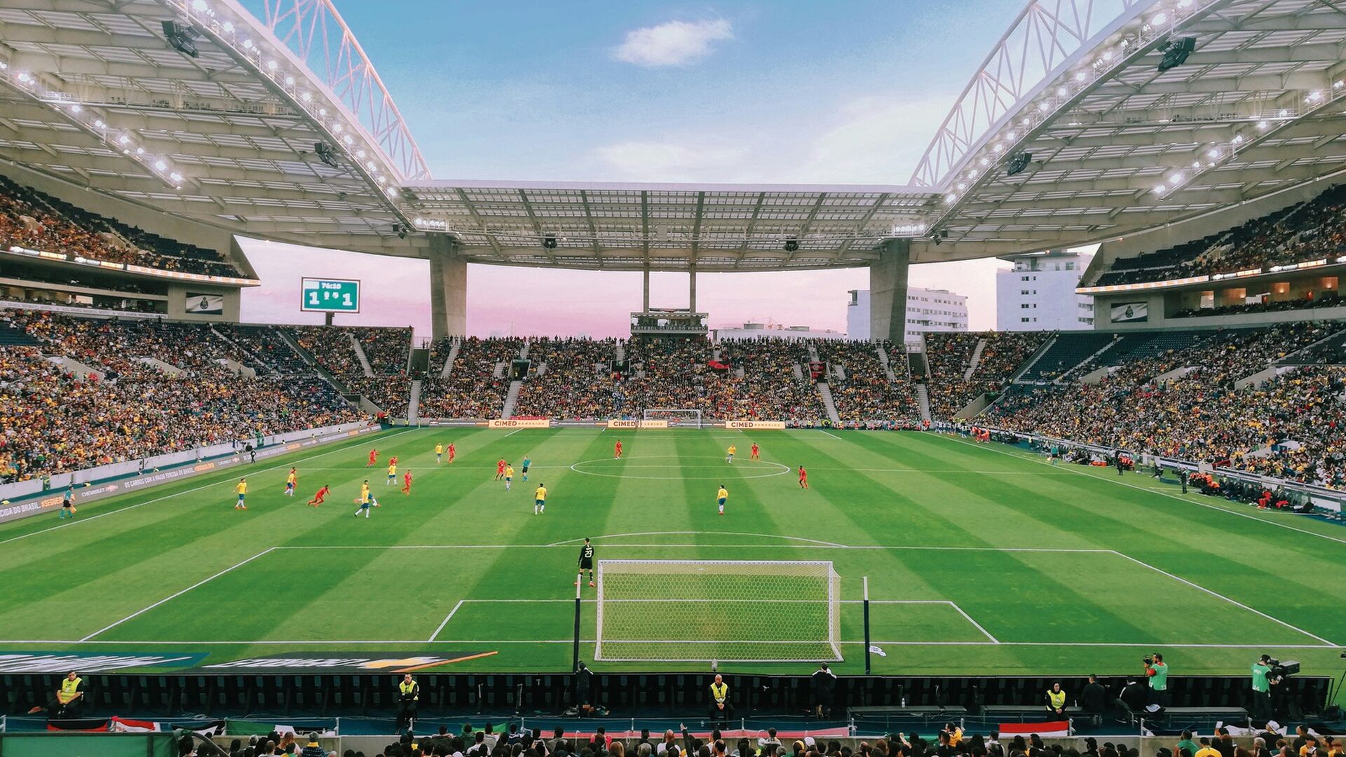 Beelden: in 1999 kreeg deze voetballer een enorme geldboete vanwege ...