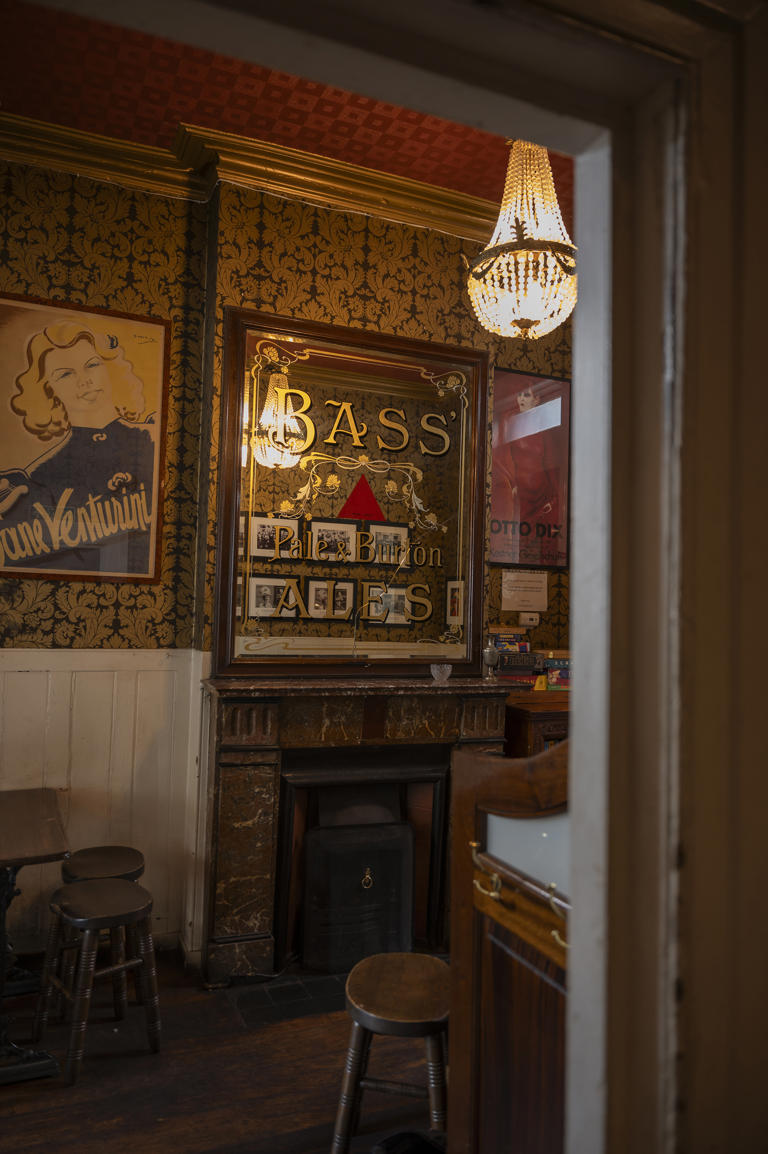 Even at Starmer’s favorite pub, U.K. prime minister is a ‘beige’ mystery