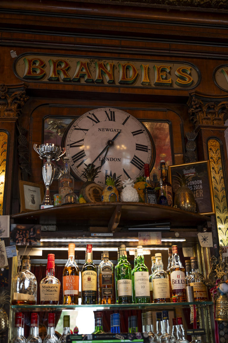Even at Starmer’s favorite pub, U.K. prime minister is a ‘beige’ mystery