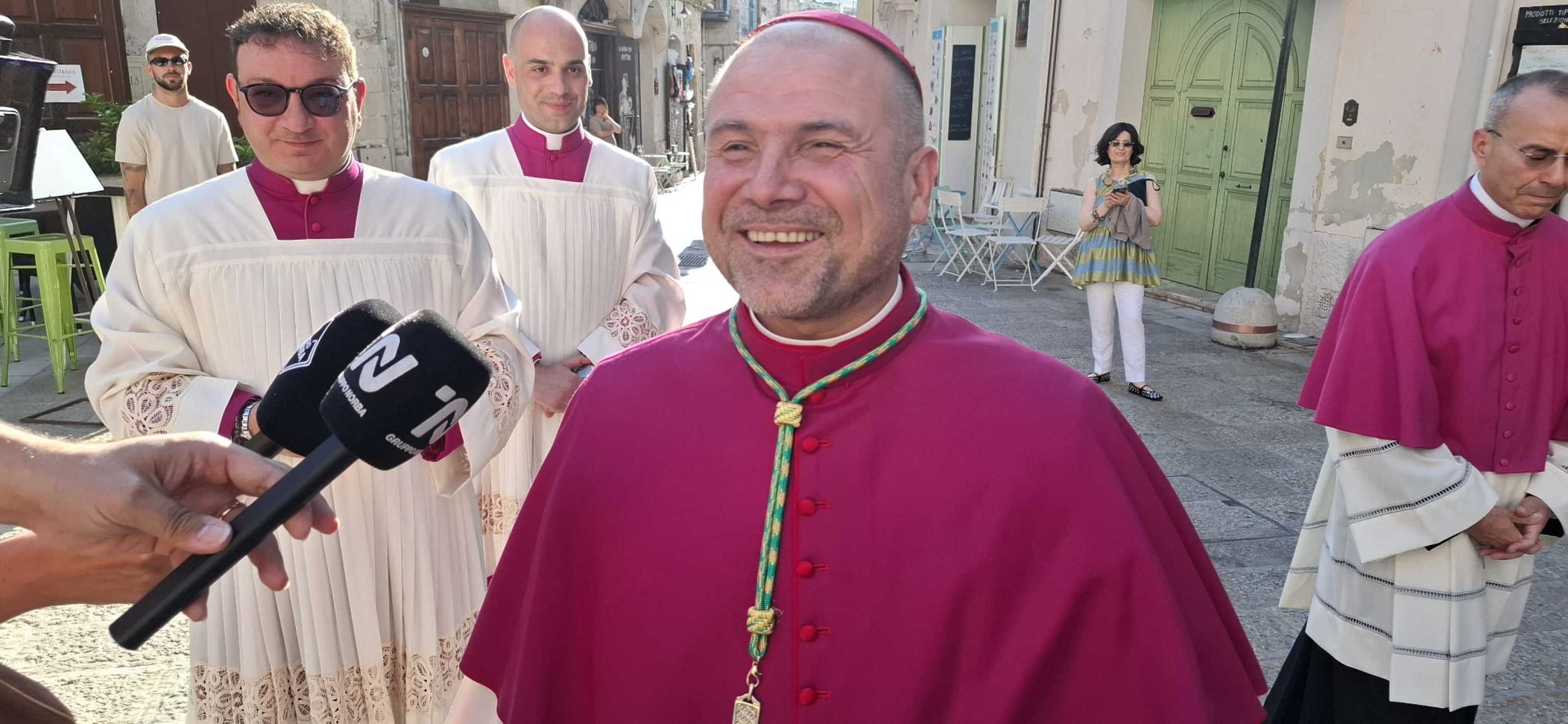 A Matera monsignor Ambarus si insedia nella Diocesi