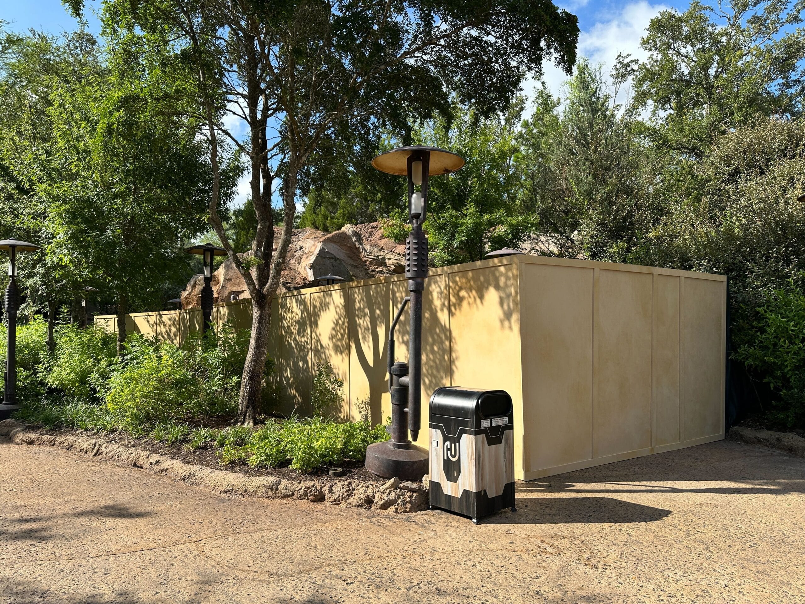 New Construction Walls Added to Star Wars: Galaxy's Edge Walkway in Disney's Hollywood Studios