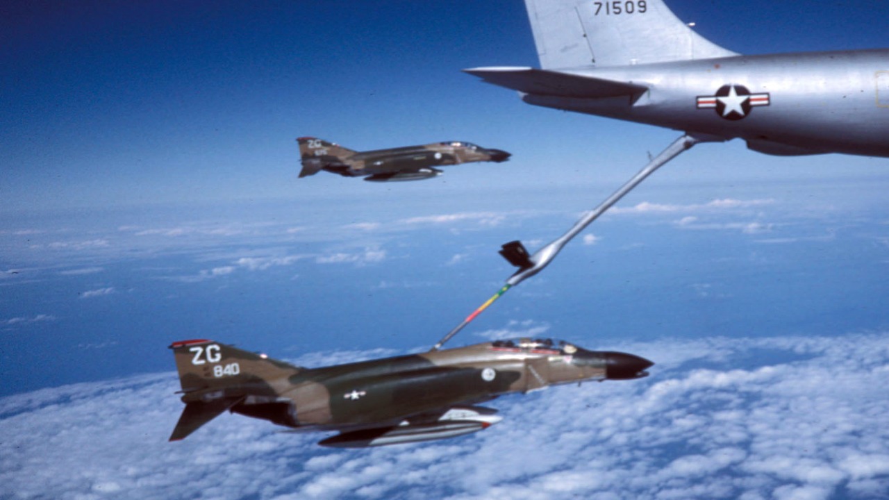 The secret of aerial refueling missions