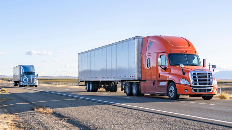 What's The Difference Between A Semi-Truck And A Full Truck?