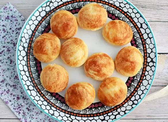 Vanilla puff pastry doughnuts