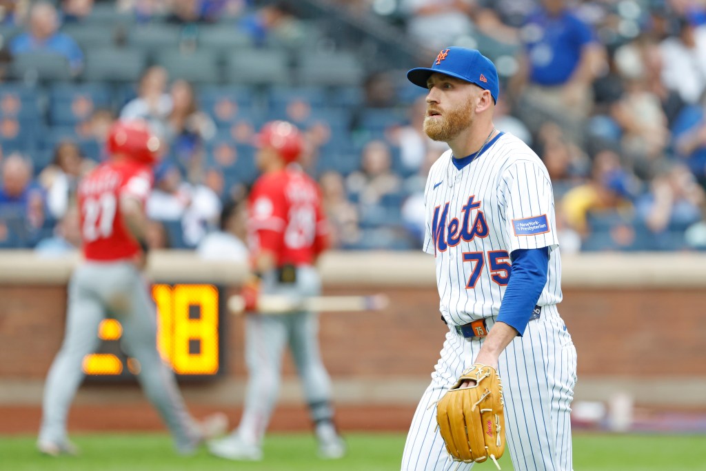 Mets’ bats fail again in sloppy loss to Reds with Citi Field boo birds ...
