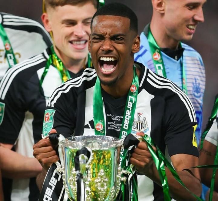 Eddie Howe Yakin Alexander Isak Bertahan Bersama Newcastle