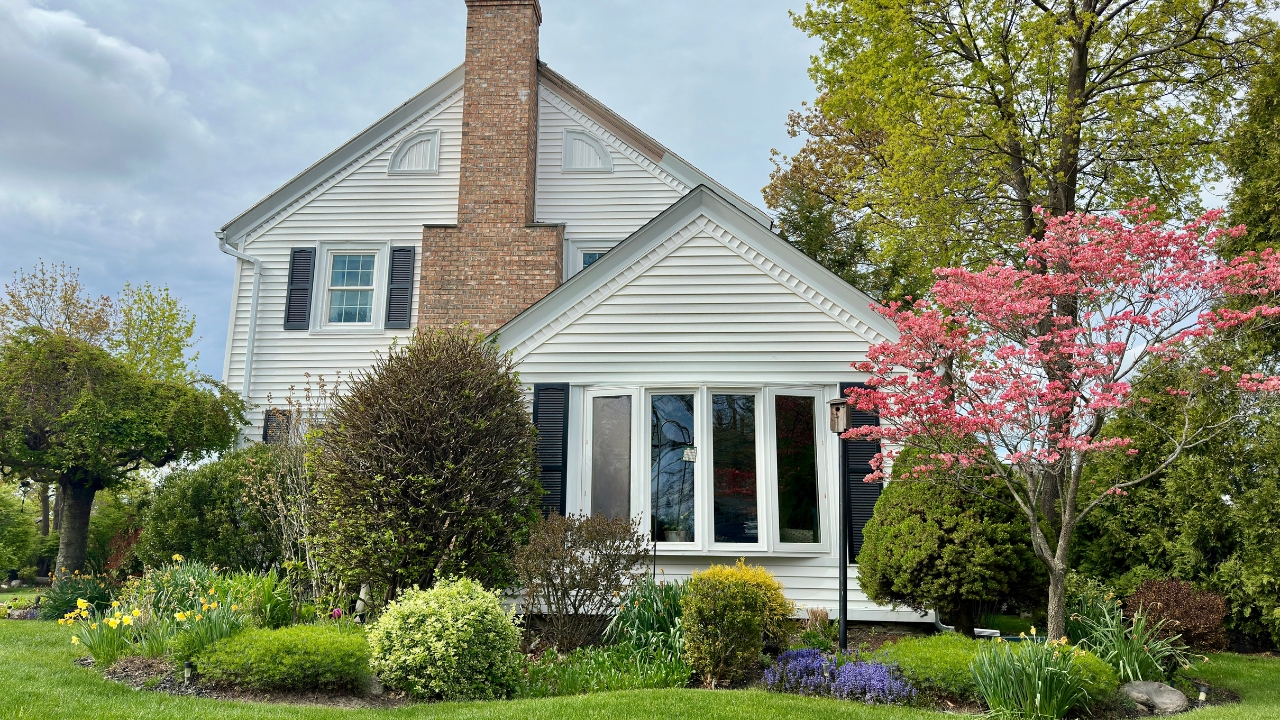 10 Landscaping Tricks That Help Keep Your House Cooler