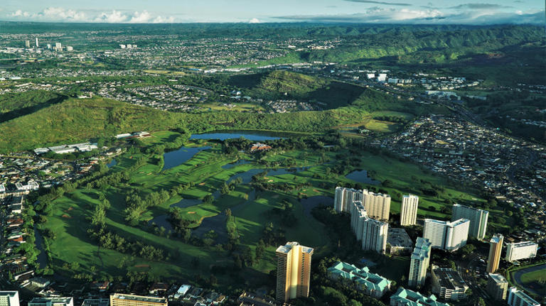 Just Outside Downtown Honolulu Is Hawaii's Crater-Ringed Neighborhood ...