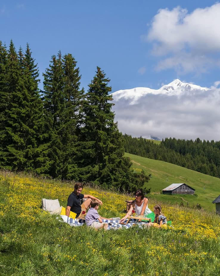Comment les établissements de montagne se réinventent l'été pour ...