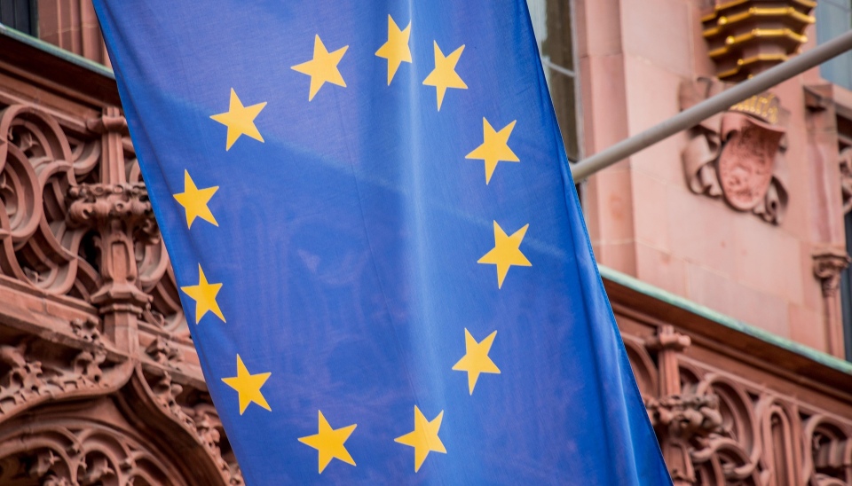 UE wprowadza internetową aplikację do weryfikacji wieku, aby chronić ...