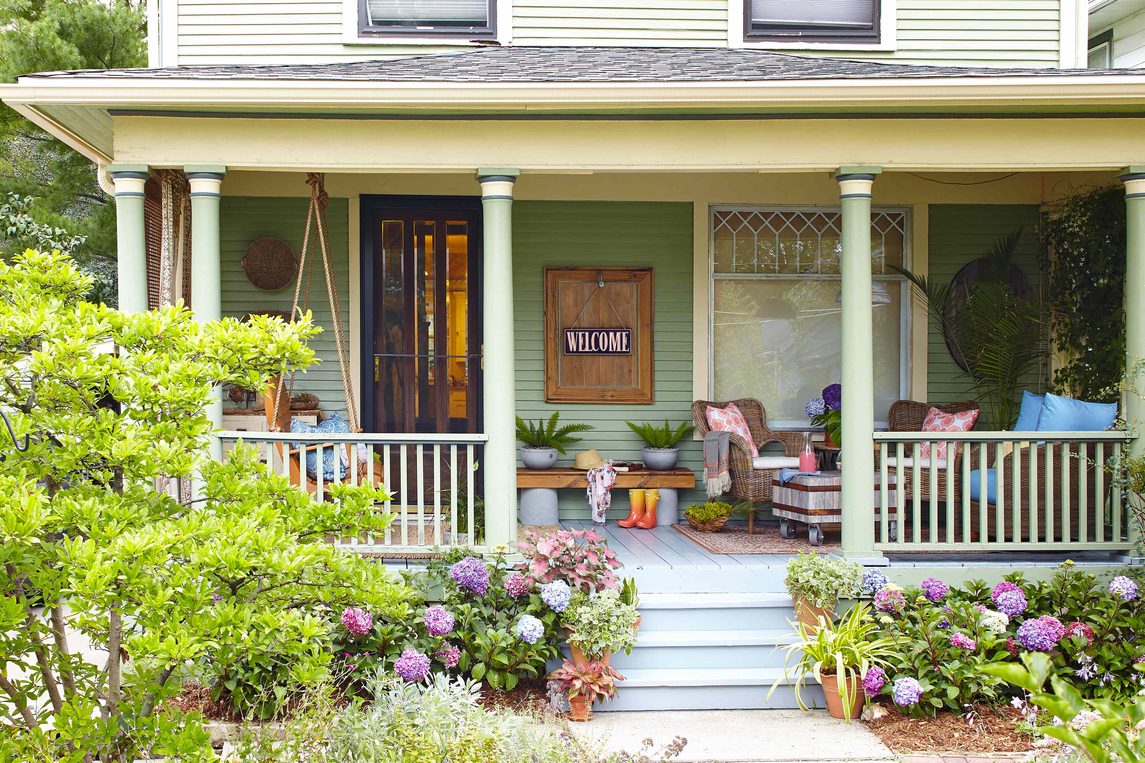 6 Tacky Front Porch Choices That Instantly Make a Home Look Bad ...