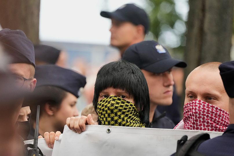 Anti-immigrantion demonstrations take place in more than 80 cities ...