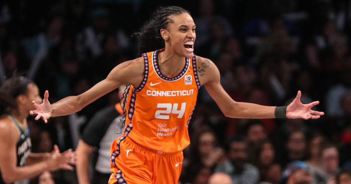 This WNBA scoring love triangle is perfectly WNBA