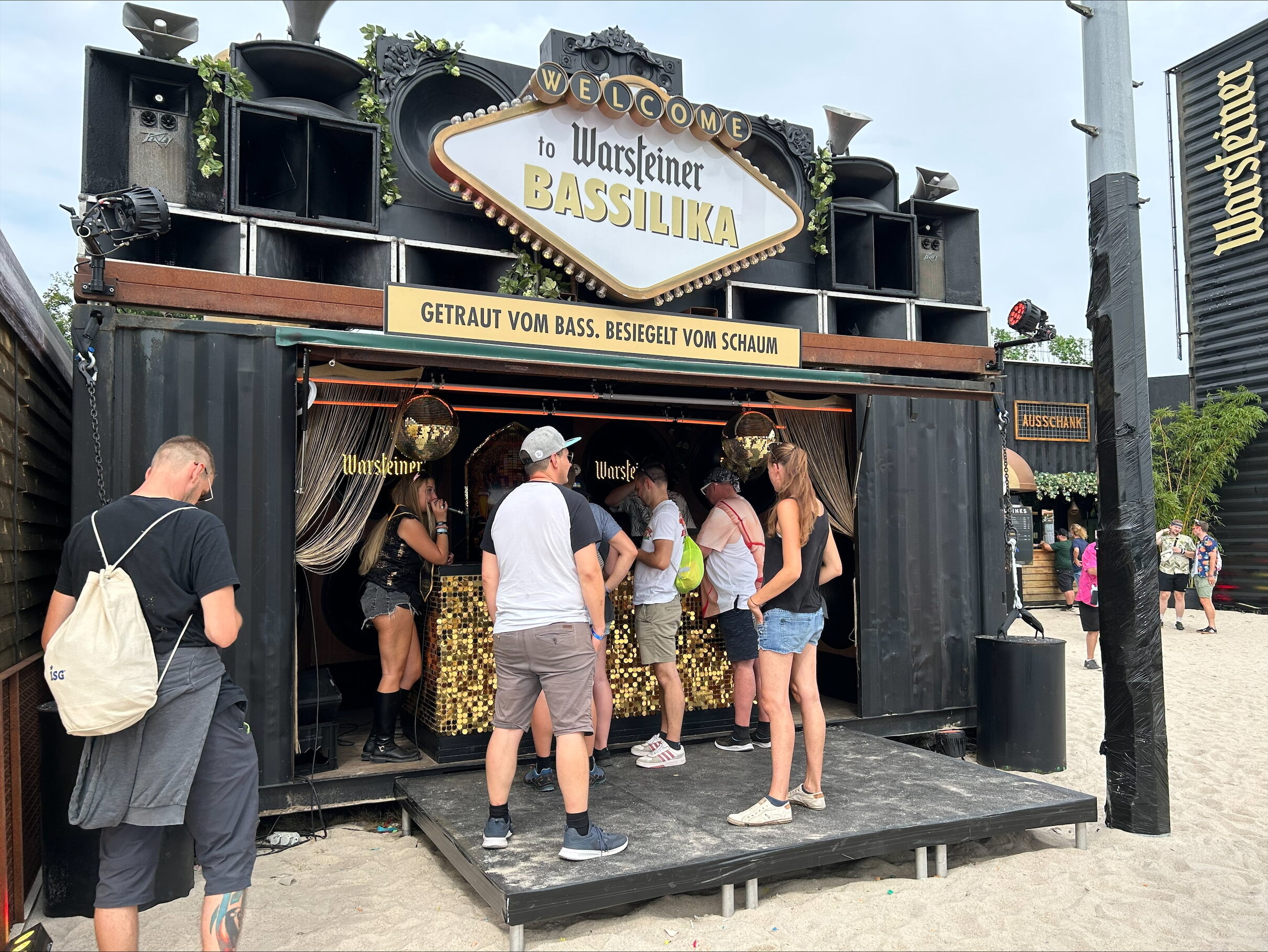 So laufen die Hochzeiten bei Parookaville ab