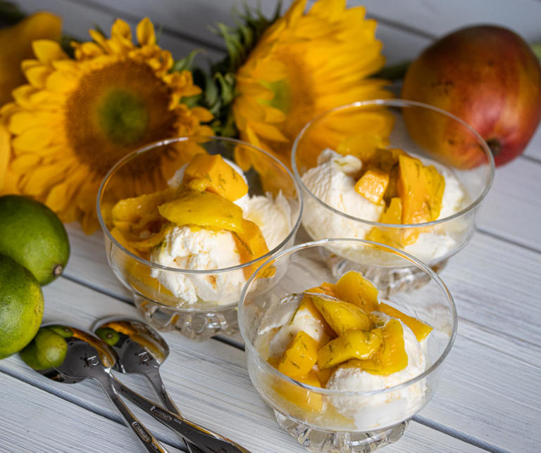 Mangoes Marinated And Vanilla Ice Cream