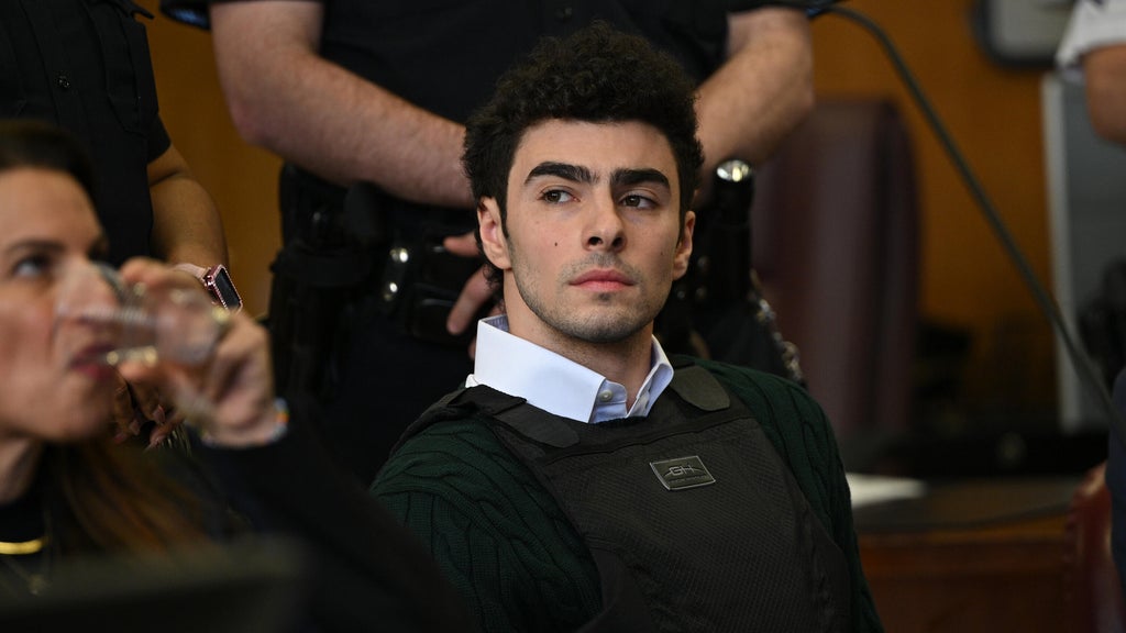 Luigi Mangione's attorneys accuse prosecutors of illegally obtaining ...