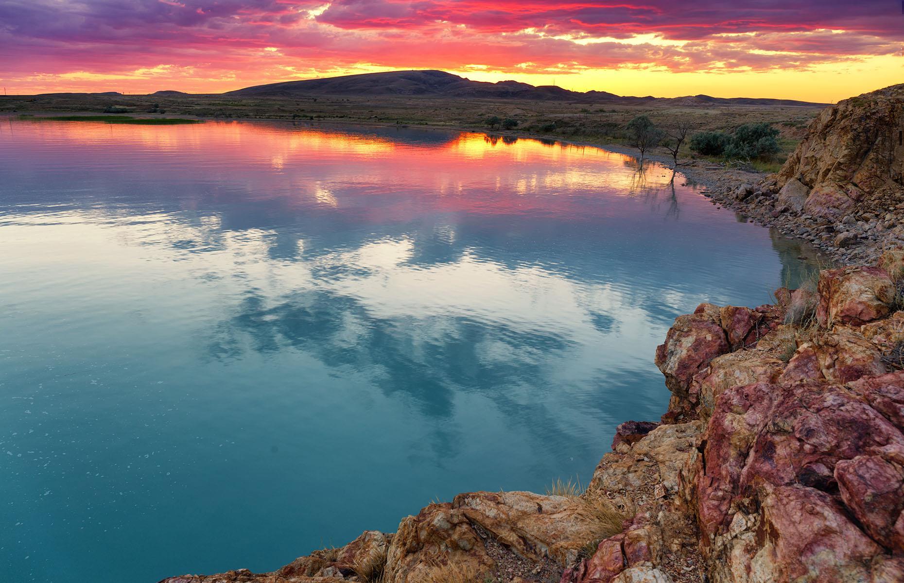 25 massive lakes that are bigger than whole countries