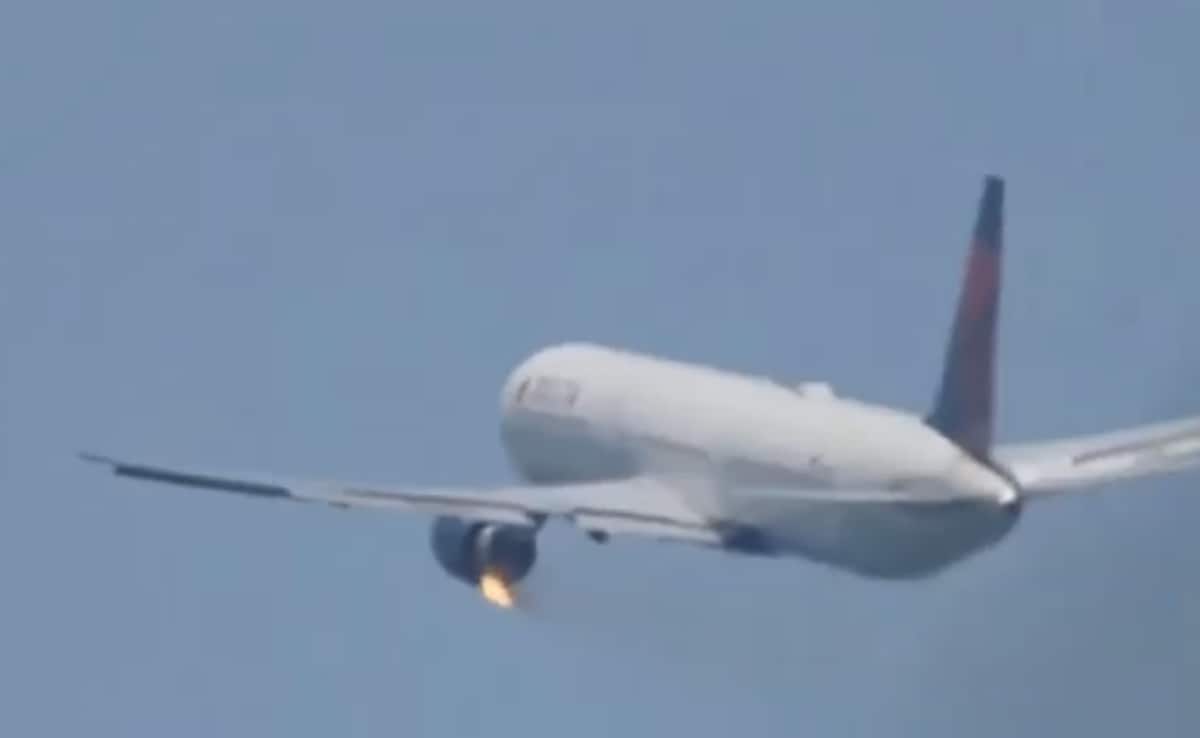 Video: Delta Airlines Boeing 767 Makes Emergency Landing After Engine ...