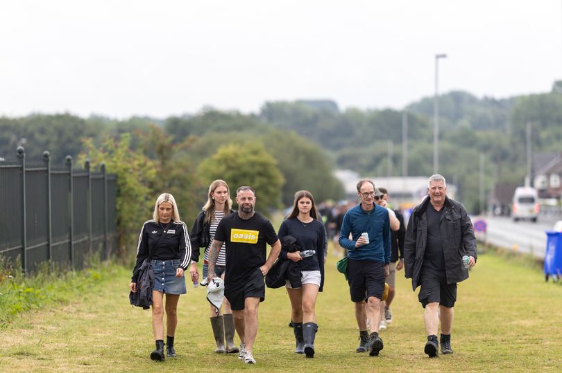 21 pictures as hundreds of Oasis fans brave the rain to flood Gallagher ...