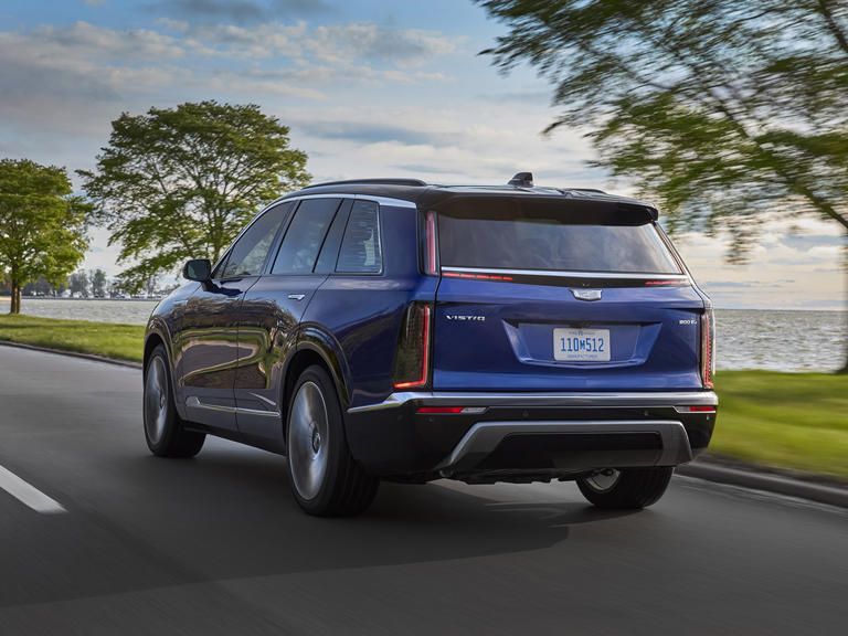 2026 Cadillac VISTIQ Review: 1,000km in the ‘Baby Escalade’ Before it ...