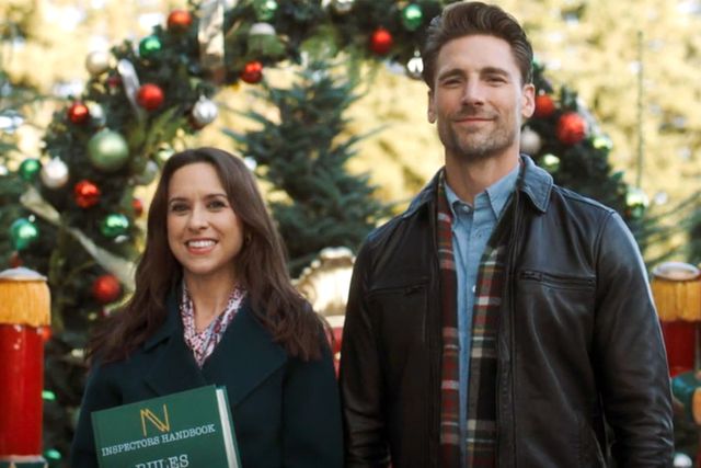 Hallmark Unwraps Its 2025 Christmas Movie Schedule, and Lacey Chabert ...
