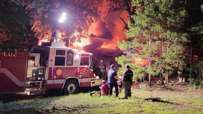 Multiple fire departments battle Pontiac, Mo., structure fire