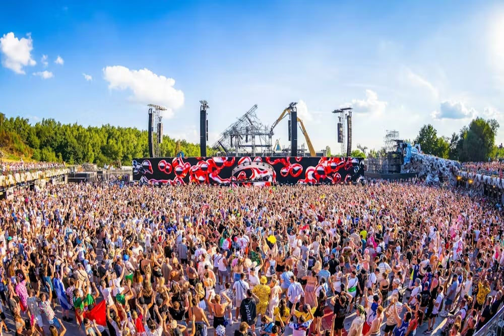 Tomorrowland Tetap Digelar Meski Panggung Utama Hangus Terbakar Tomorrowland Tetap Digelar Meski Panggung Utama Hangus Terbakar