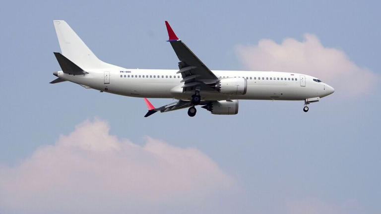Delta's Boeing 767 makes emergency landing in Los Angeles as engine ...