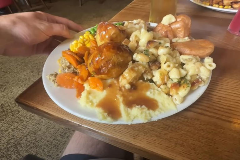 American has roast dinner on first Yorkshire Dales visit and finds one ...